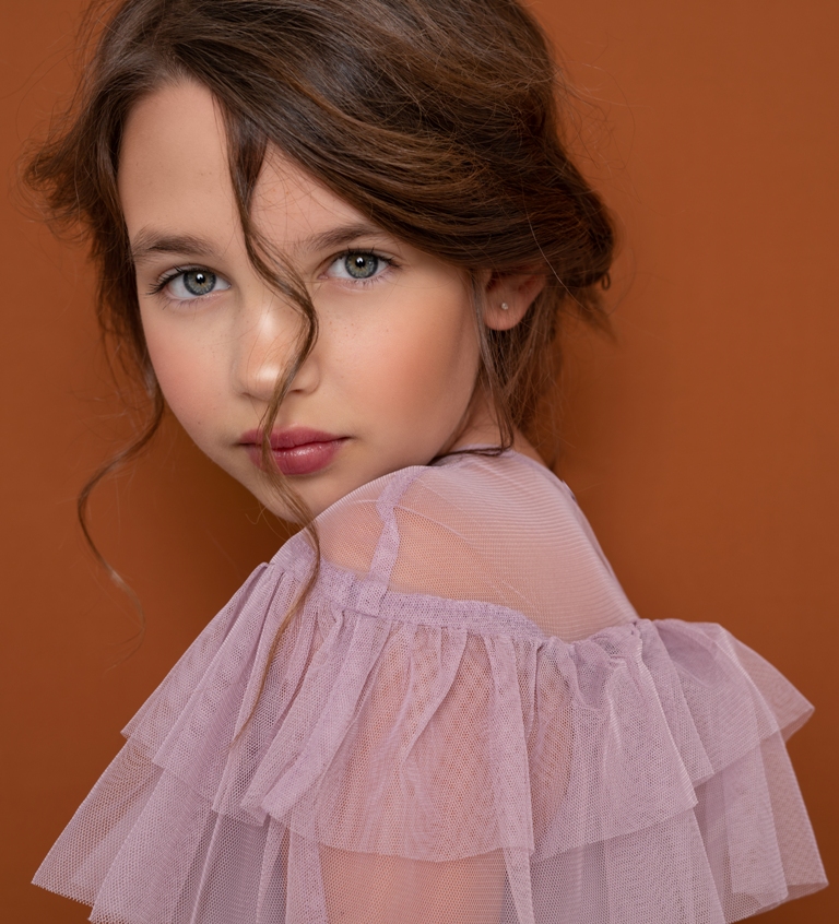 Lola L | Network Model Agency